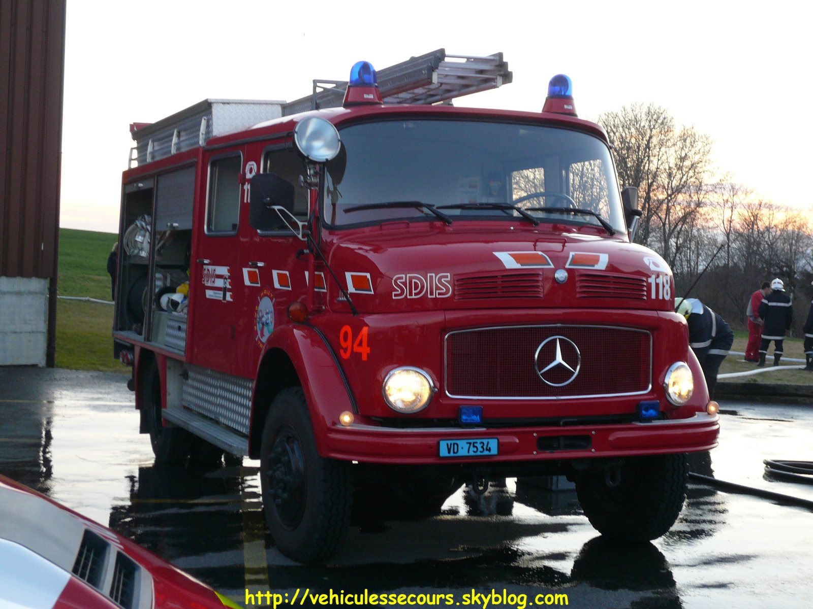 Véhicules de pompiers du monde entier. - Page 92 - Auto titre