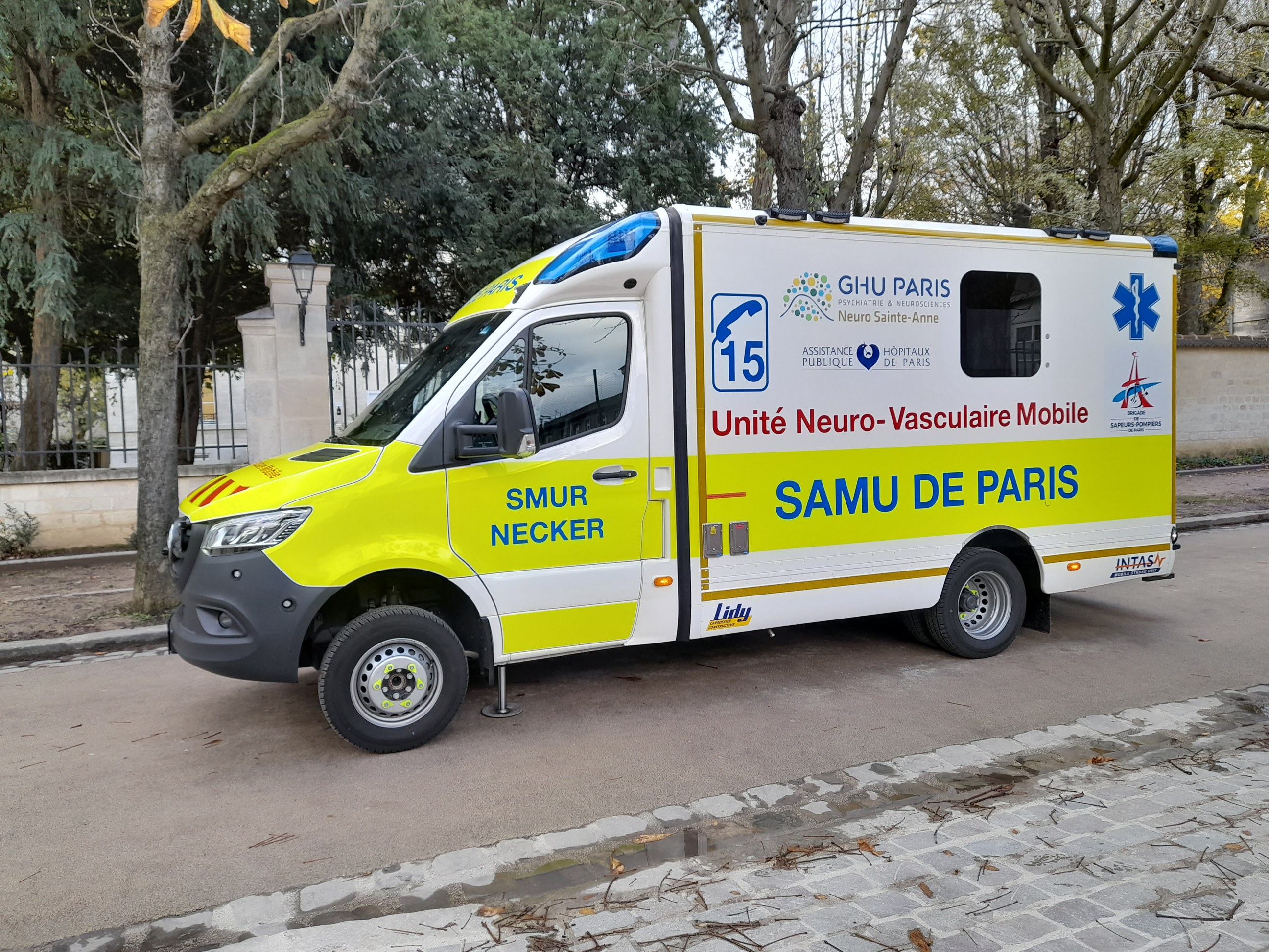 Véhicules SAMU et SMUR [réanimé] - Page 953 - Auto titre