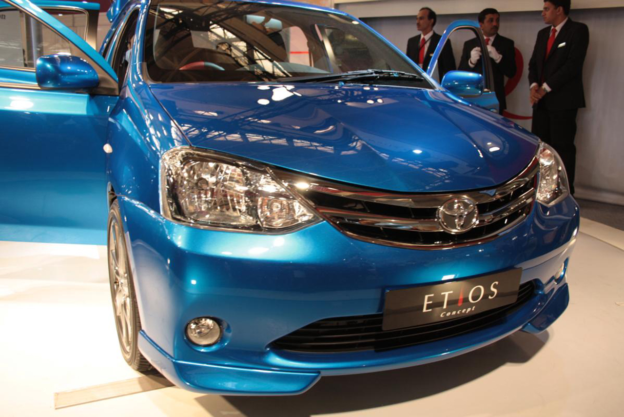 Toyota Etios la Logan de Toyota - Auto titre