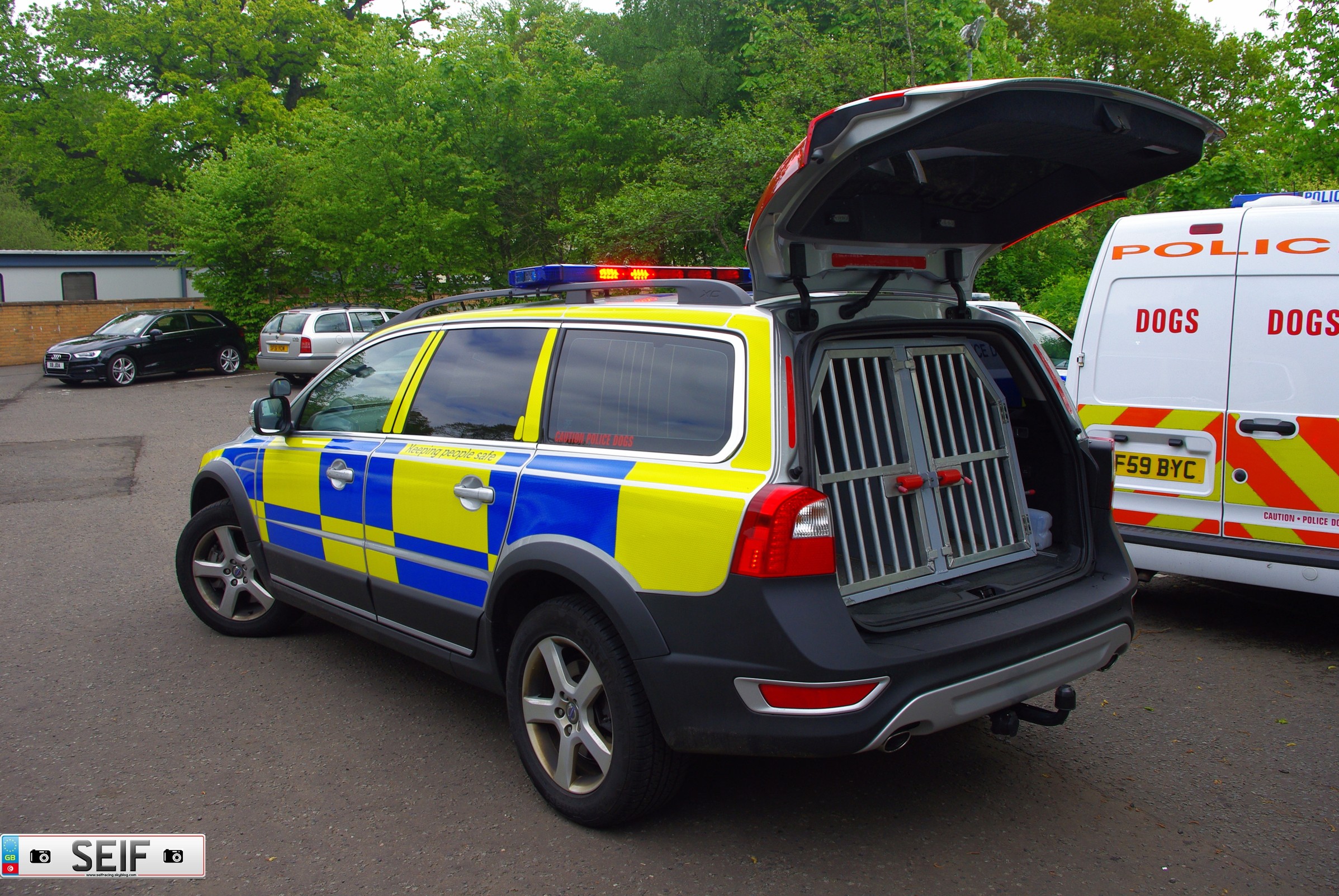 Photos de voitures de Police - Page 2057 - Auto titre