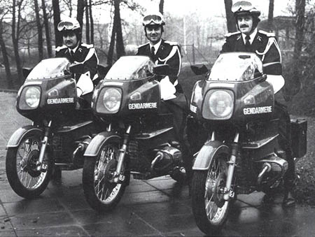 Les Motards de la gendarmerie montrent l'exemple ... - Page 3 - Auto titre
