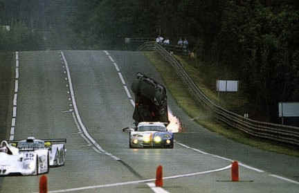 flying Mercedes - Auto titre