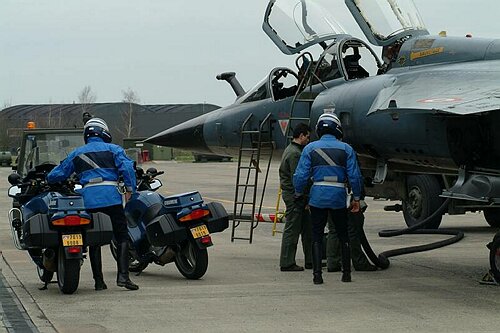 Les Motards de la gendarmerie montrent l'exemple ... - Page 3 - Auto titre