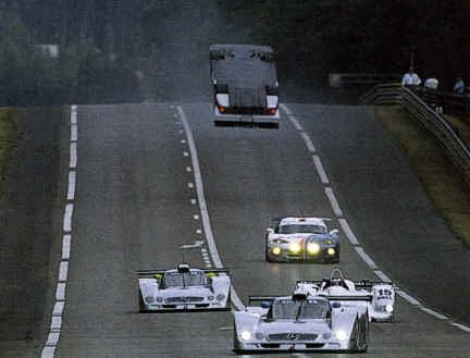 flying Mercedes - Auto titre