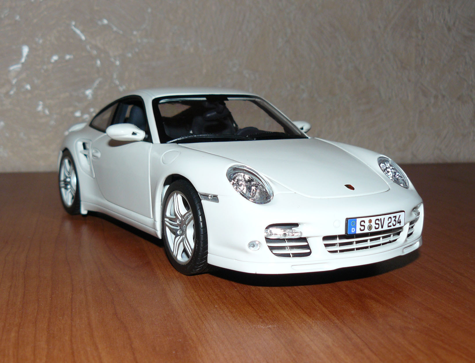 Post dédié exclusivement aux miniatures à l'échelle 1:18 - Page 650 ...