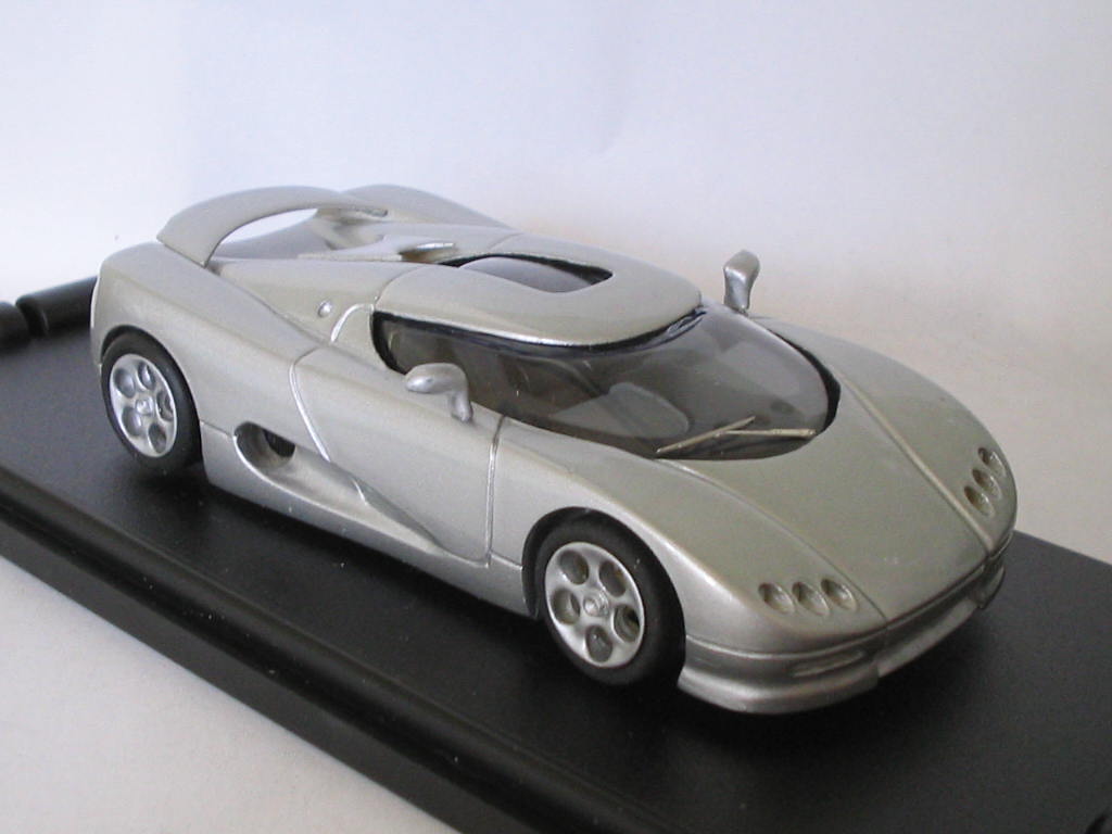 Post dédié exclusivement aux miniatures à l'échelle 1:43 - Page 30 ...