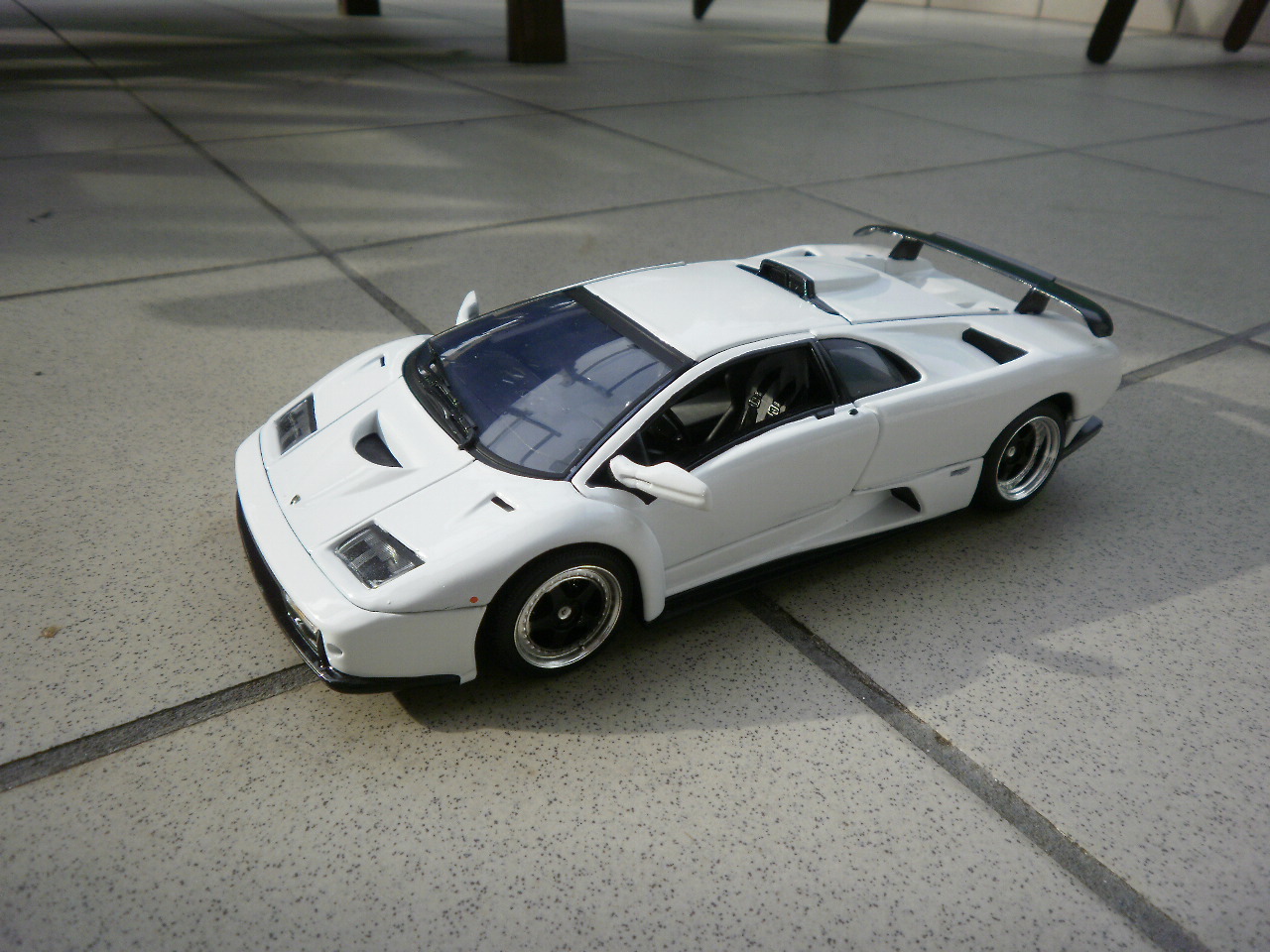 Post dédié exclusivement aux miniatures à l'échelle 1:18 - Page 719 ...