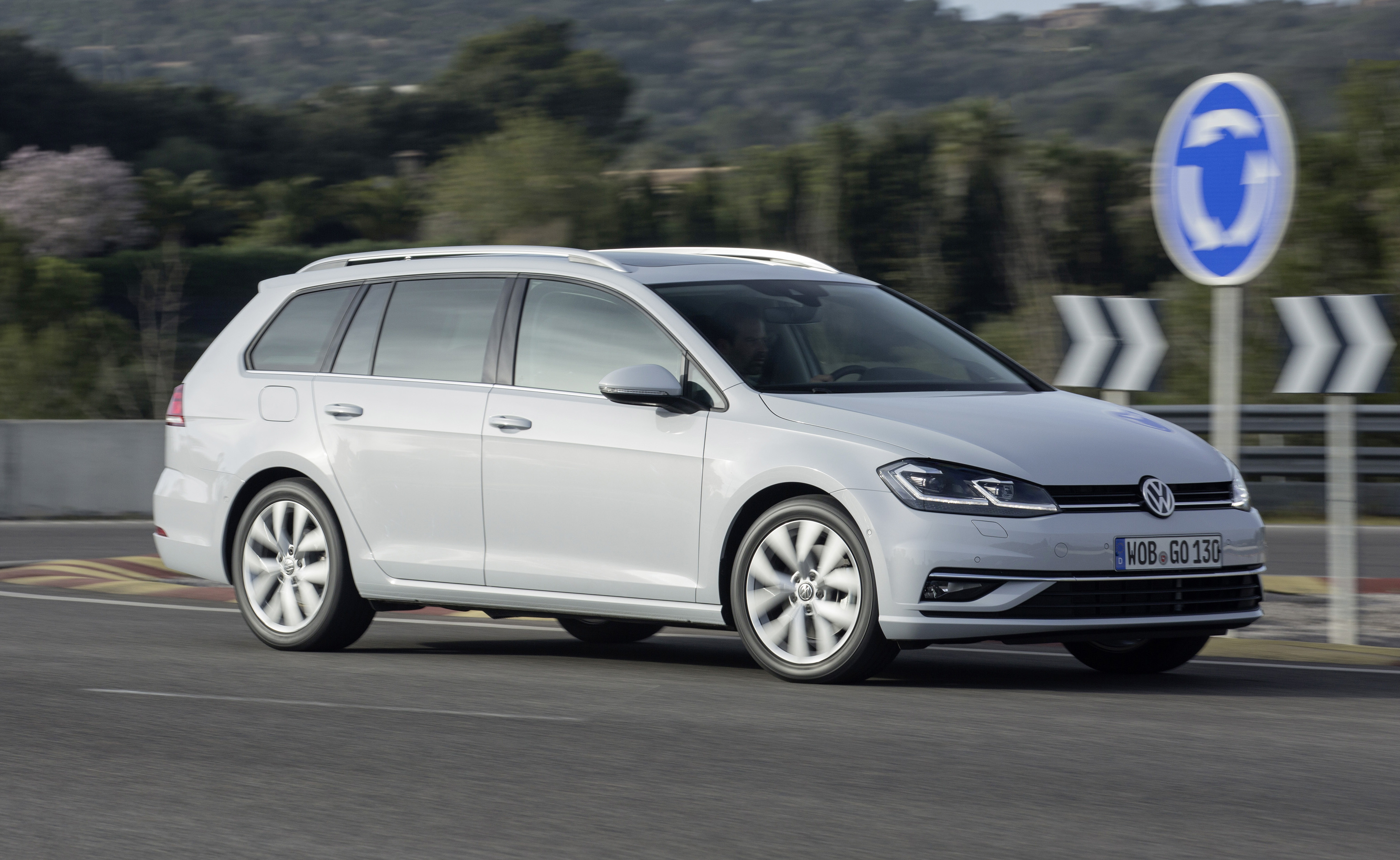Photos Volkswagen Golf VII SW - Auto titre