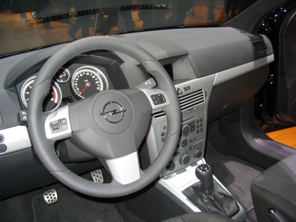 Nouvelle Astra Opc 240 ch - Auto titre