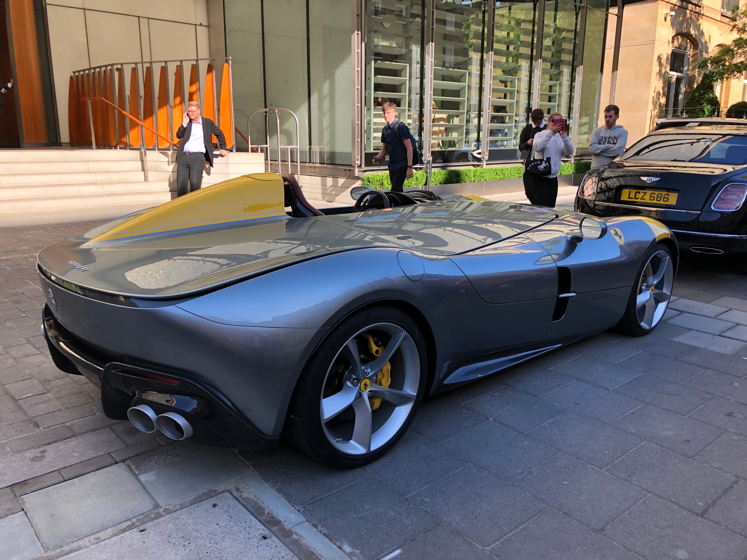 Le topic des Ferrari qui ne sont obligatoirement pas rouges ! - Page 21 ...