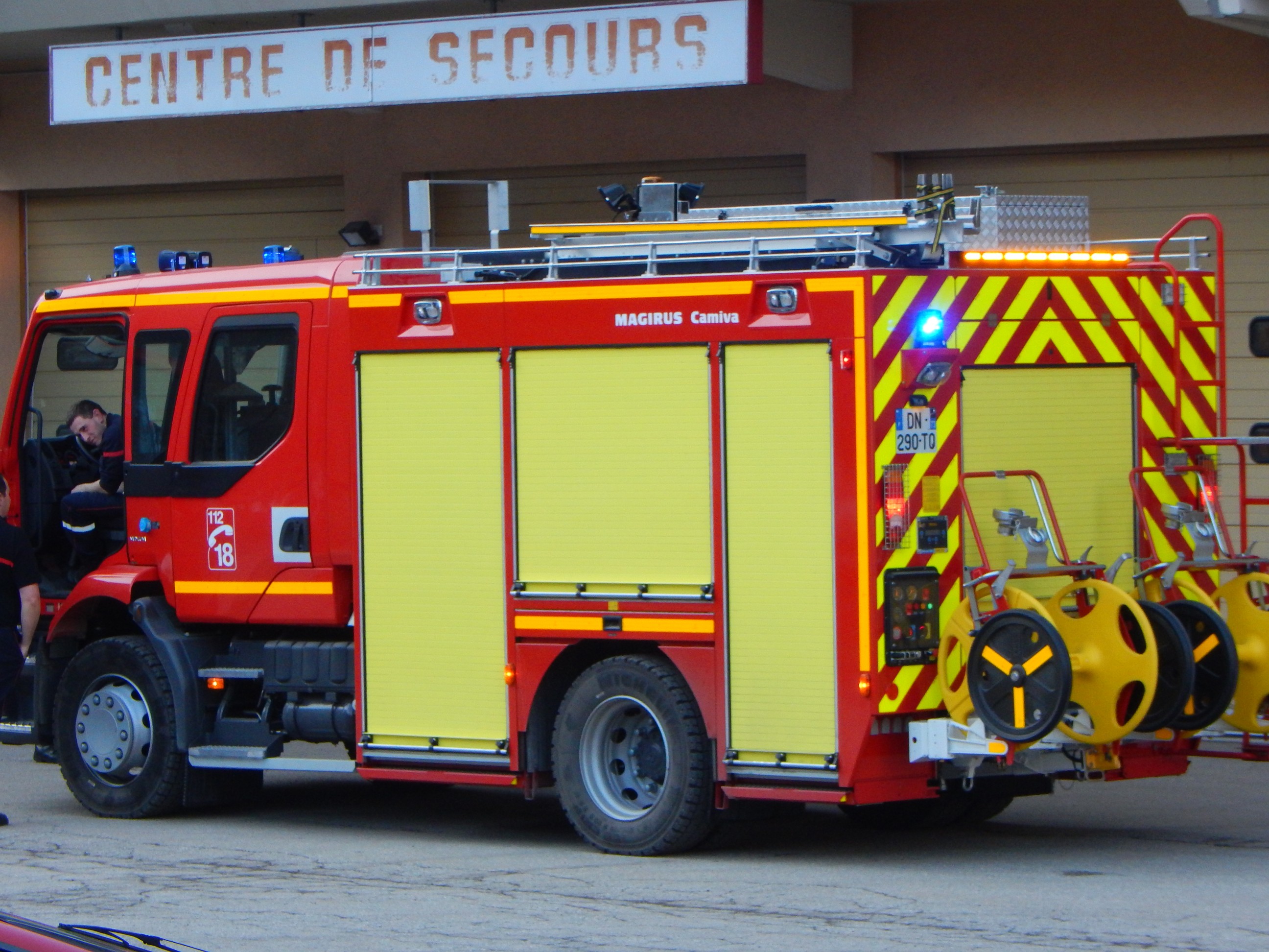 Véhicules des pompiers français - Page 1700 - Auto titre