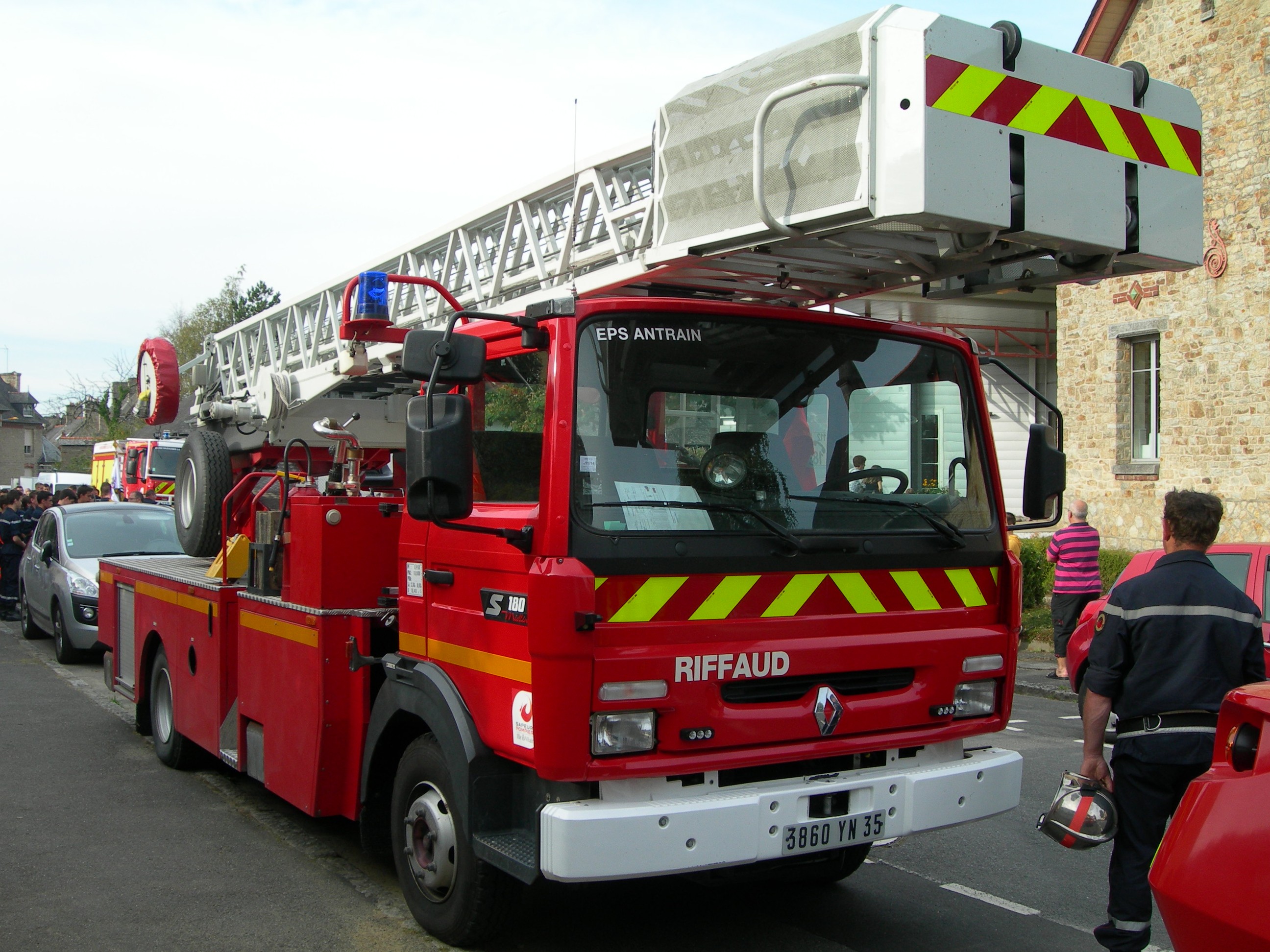 Véhicules des pompiers français - Page 1628 - Auto titre