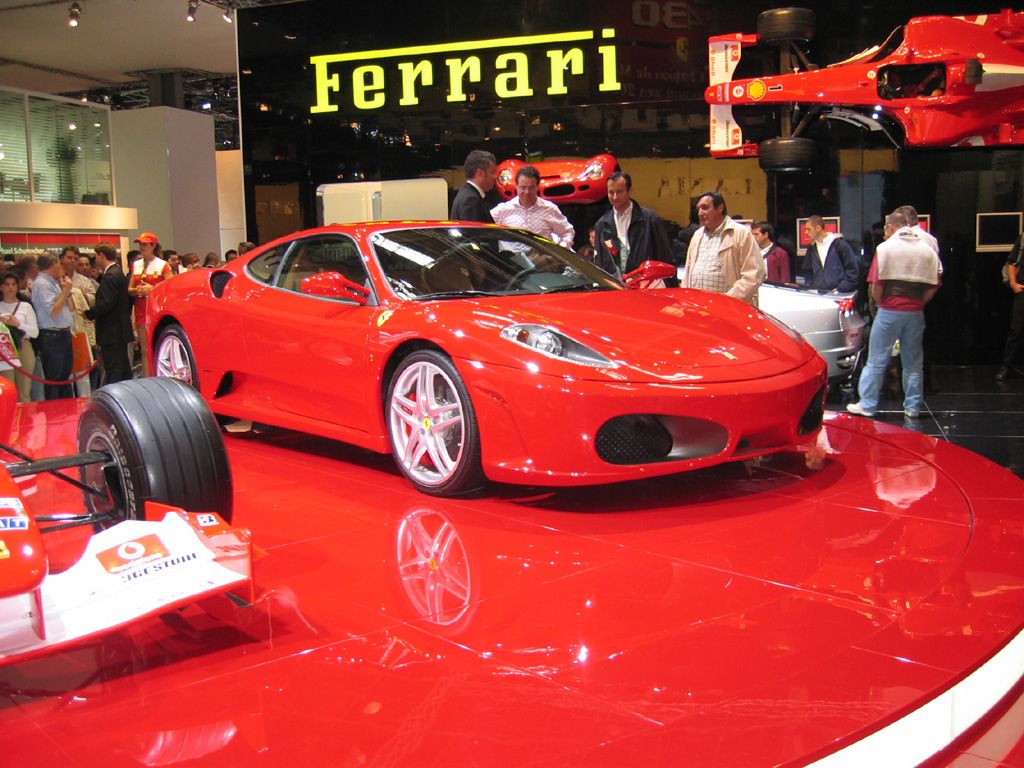 photos stand ferrari - Auto titre